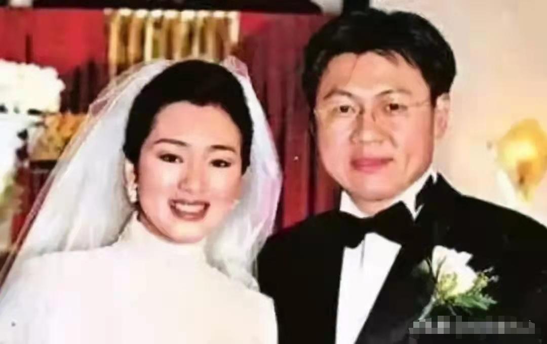 Why did Gong Li suddenly marry a 70-year-old French man and be willing ...