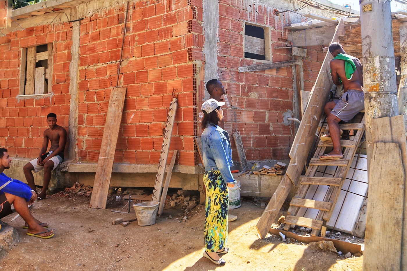 Real Brazilian slums: the house is very shabby, bikini girls are ...