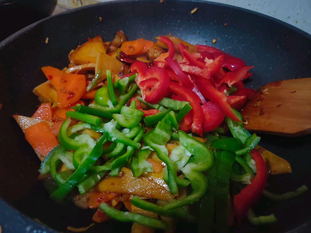 Appetizing small stir-fry: dry pot Chiba tofu, spicy and salty, soft ...