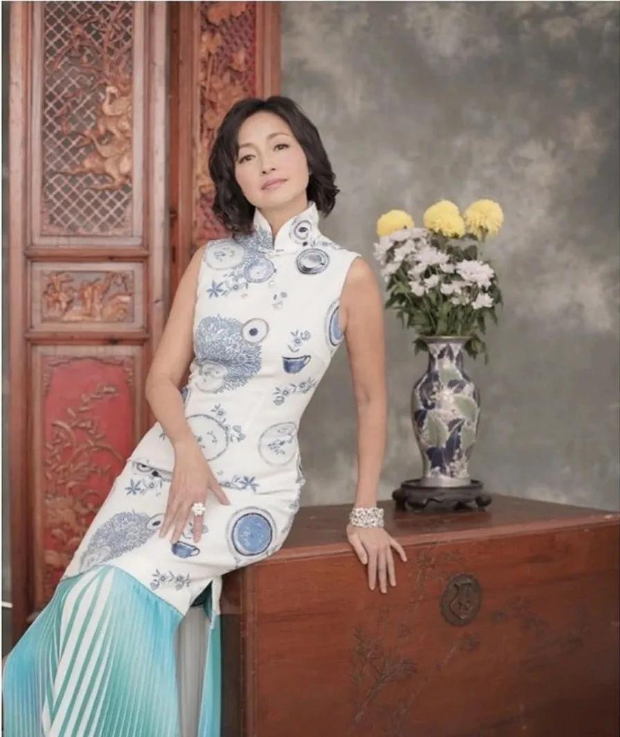 The most beautiful 50-year-old Guo Xiang retired for ten years due to ...