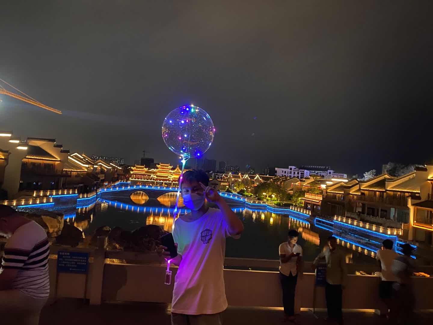 "One Night" Tour of Guangxi Chongzuo Taiping Ancient City during the ...