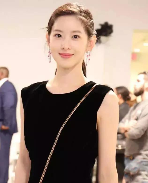 Jingdong boss wife Zhang Zetian shows off her figure, sexy fitness ...