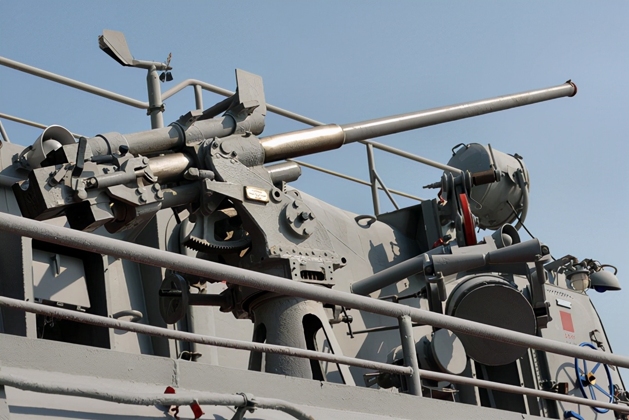 Overhead: Nirvana of the Ukrainian cruiser, China's first 10,000-ton ...