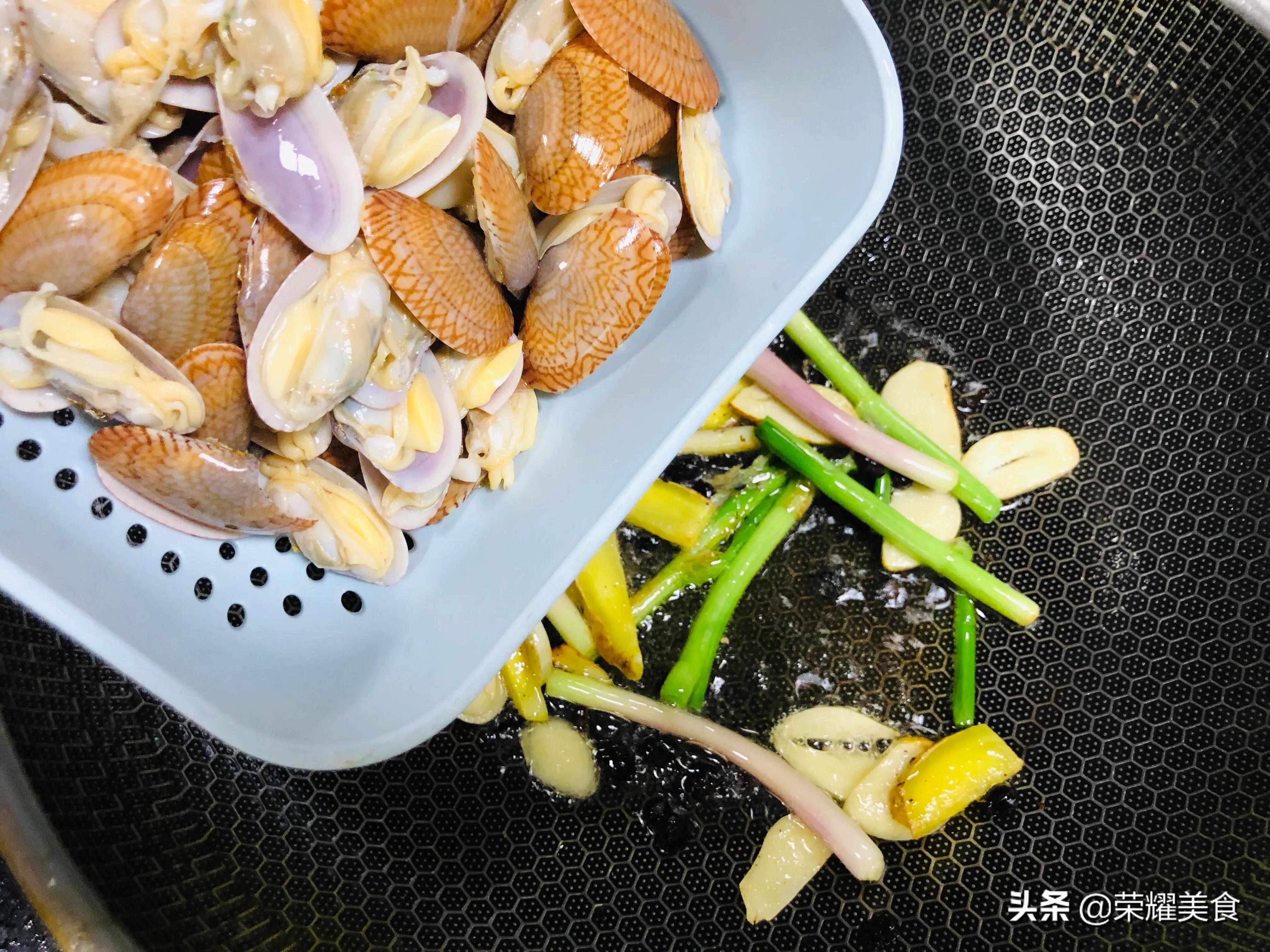 Stir-fried flower beetle is very simple, use one method, you are not ...