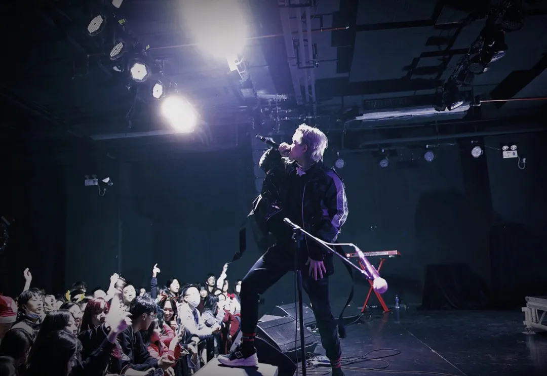 Why is this four-year show fan able to break the siege in "Rap Listen ...