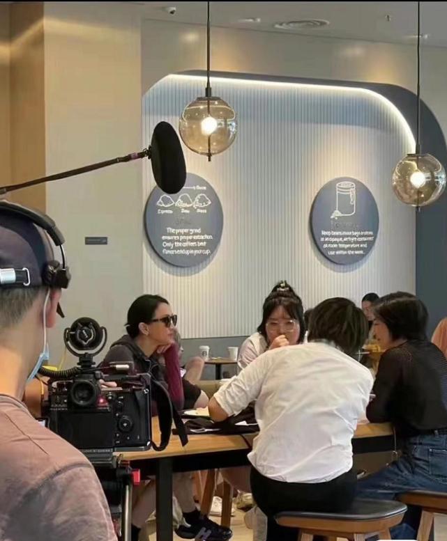 Encountered Zhou Xun, Aya and Li Xueqin in the same frame, 46-year-old ...