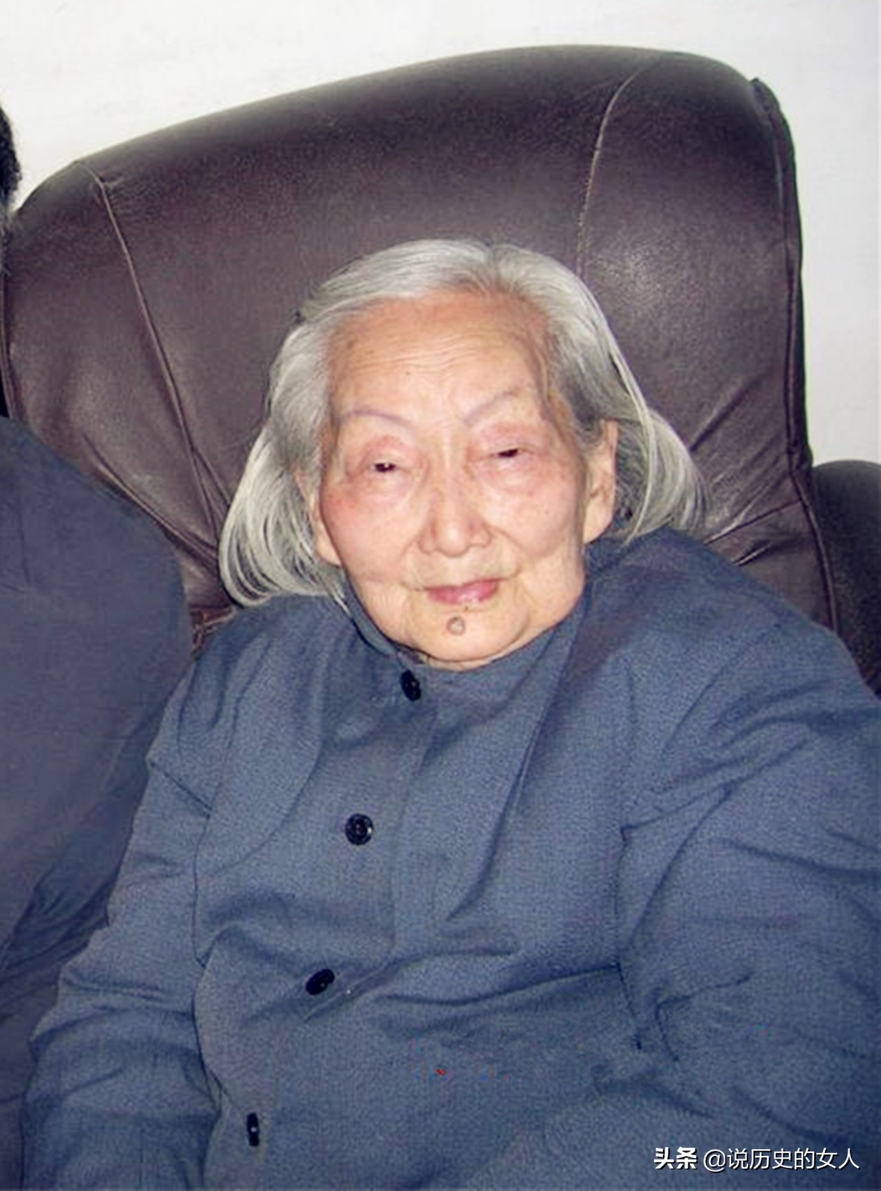 She used to be a university flower in Jinling University. She married ...