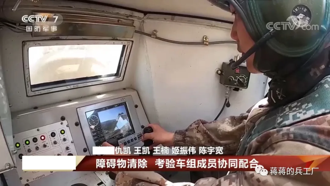 71 Group Army GCZ-112 multi-purpose crawler engineering vehicle ...