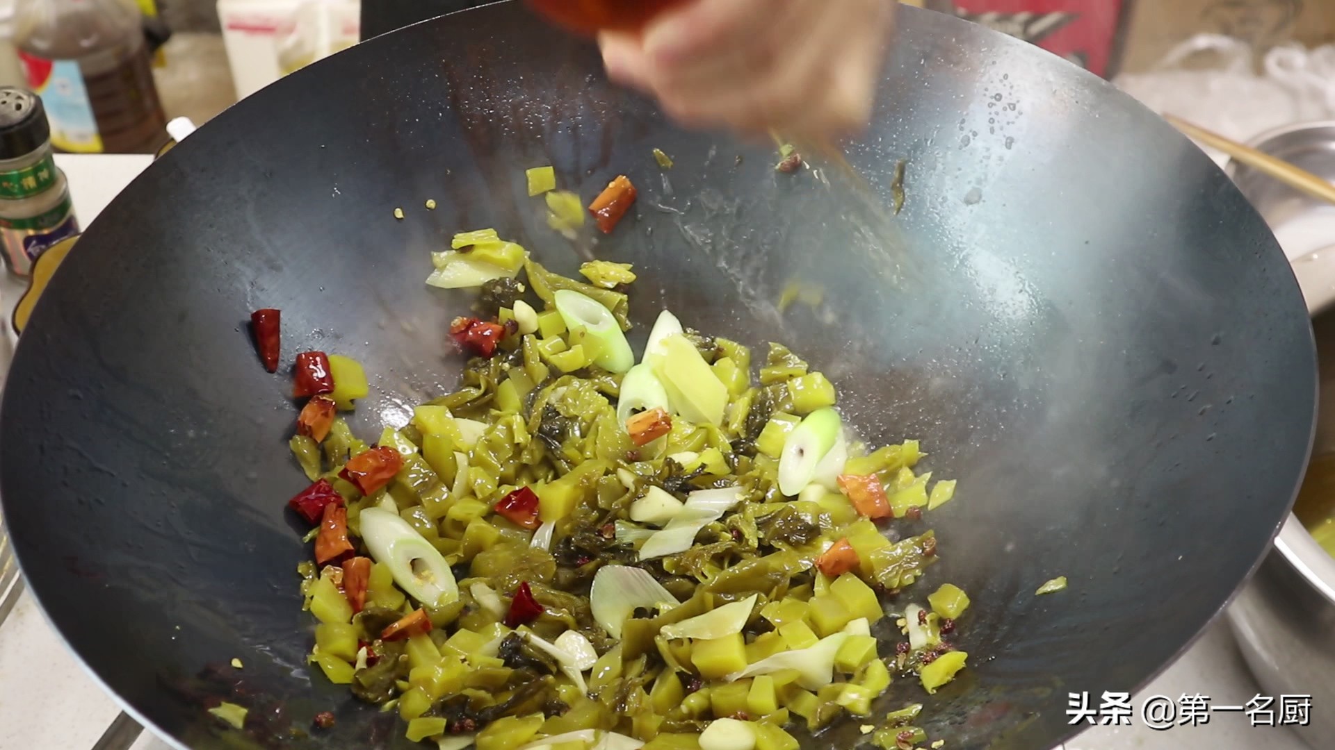 How to make snails delicious?Try it with this kind of ingredients, it's ...