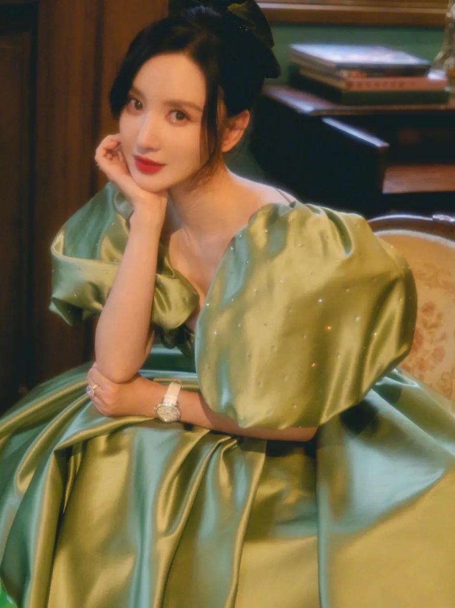 Mrs. Zhang Meng Photo Album - iNEWS