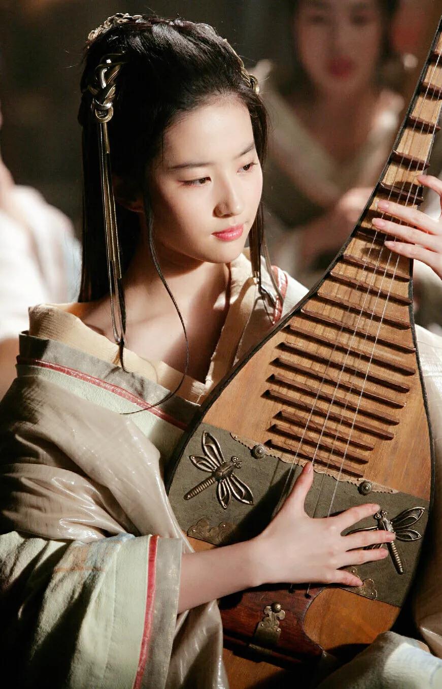 She is the most aura of the little dragon girl, she is the dream lover ...