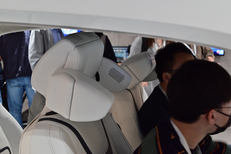 Huawei's HarmonyOS smart cockpit experience is expected to be available ...