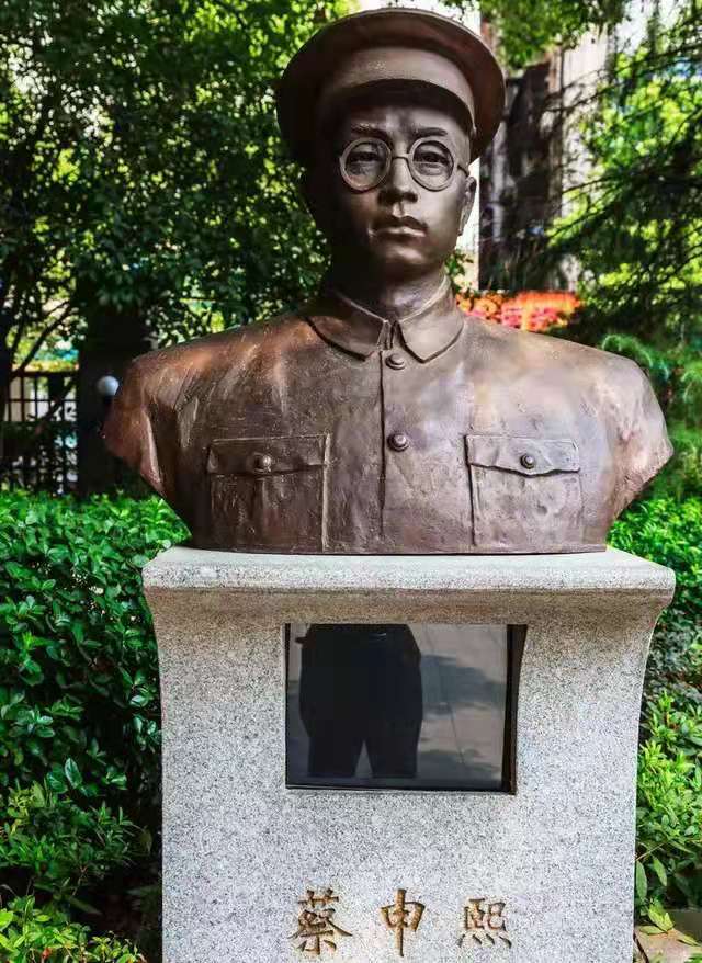 Cai Shenxi, one of the founders of the Red Army, was only 26 years old ...