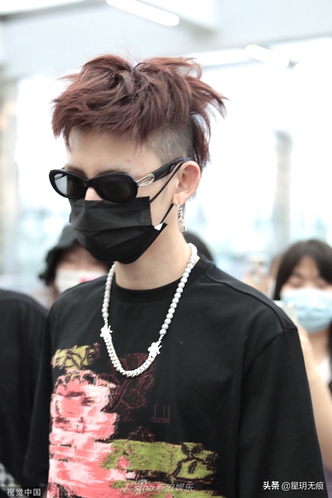 Wang Linkai's cool and uninhibited sunglasses cover her head in the ...